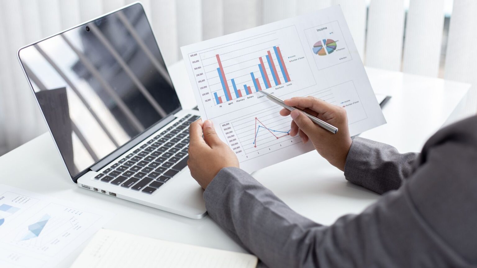 Are Short Futures the Key to Hedging Market Risk? - Moneyaisle